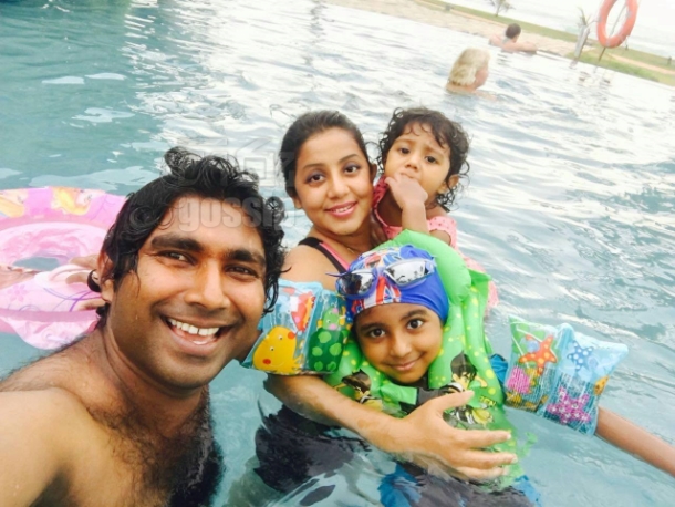 කාලෙකින් එළියට ආව නිමන්ති පෝරගේ නිවාඩු ගත කරන්න ගියපු හික්කඩුව ටුවර් එක ...