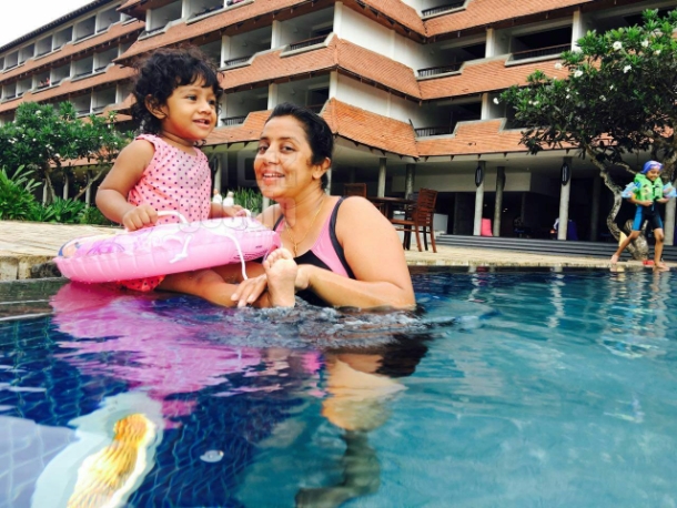 කාලෙකින් එළියට ආව නිමන්ති පෝරගේ නිවාඩු ගත කරන්න ගියපු හික්කඩුව ටුවර් එක ...