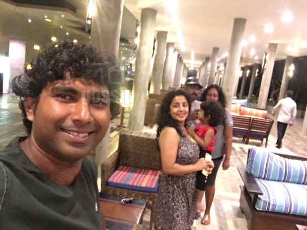 කාලෙකින් එළියට ආව නිමන්ති පෝරගේ නිවාඩු ගත කරන්න ගියපු හික්කඩුව ටුවර් එක ...