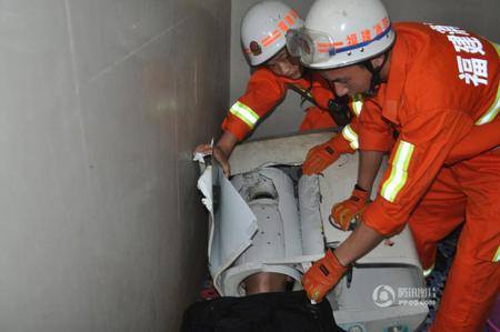Man gets stuck in washing machine; fire fighters free him - Man Gets ...