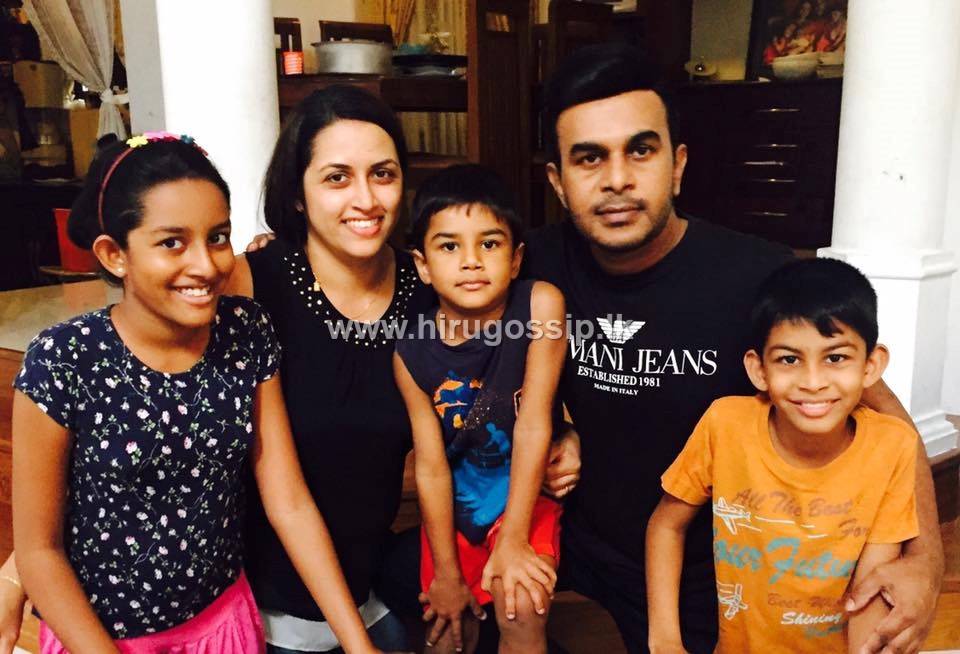 "විවාහ වෙලා අවුරුදු දාහතරයි. ලෝකෙට පේන්න විතරක් පවුල් කෑවේ නැහැ ...