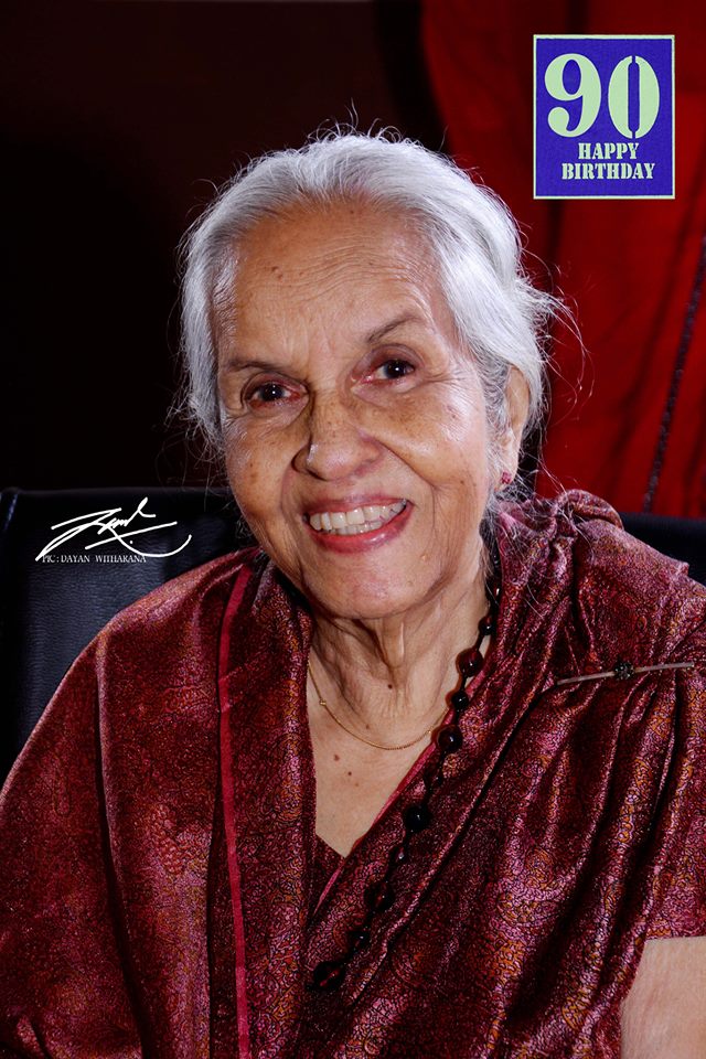 කලා ලොවේ සුපිරි තරු එකතුවුණු ප්‍රවීණ රංගන ශිල්පීනි අයිරාංගනී සේරසිංහගේ ...