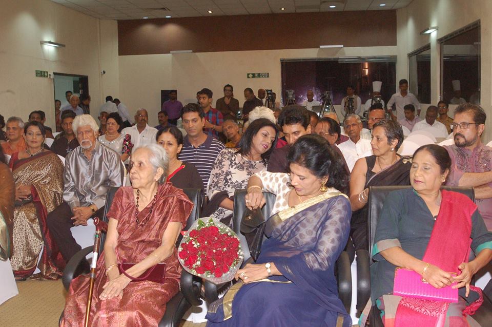 කලා ලොවේ සුපිරි තරු එකතුවුණු ප්‍රවීණ රංගන ශිල්පීනි අයිරාංගනී සේරසිංහගේ ...