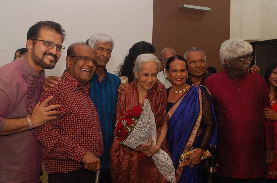 කලා ලොවේ සුපිරි තරු එකතුවුණු ප්‍රවීණ රංගන ශිල්පීනි අයිරාංගනී සේරසිංහගේ ...