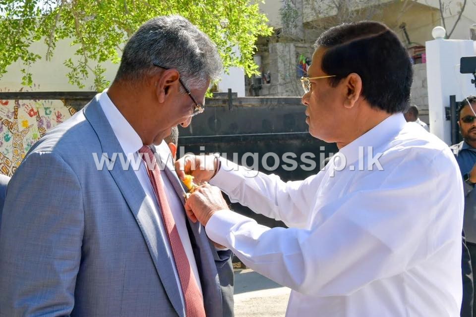 ඇමති ෆයිසර්ට ජනපතිගෙන් මලක් - Photos - Faiszer Musthapha - Hiru Gossip ...