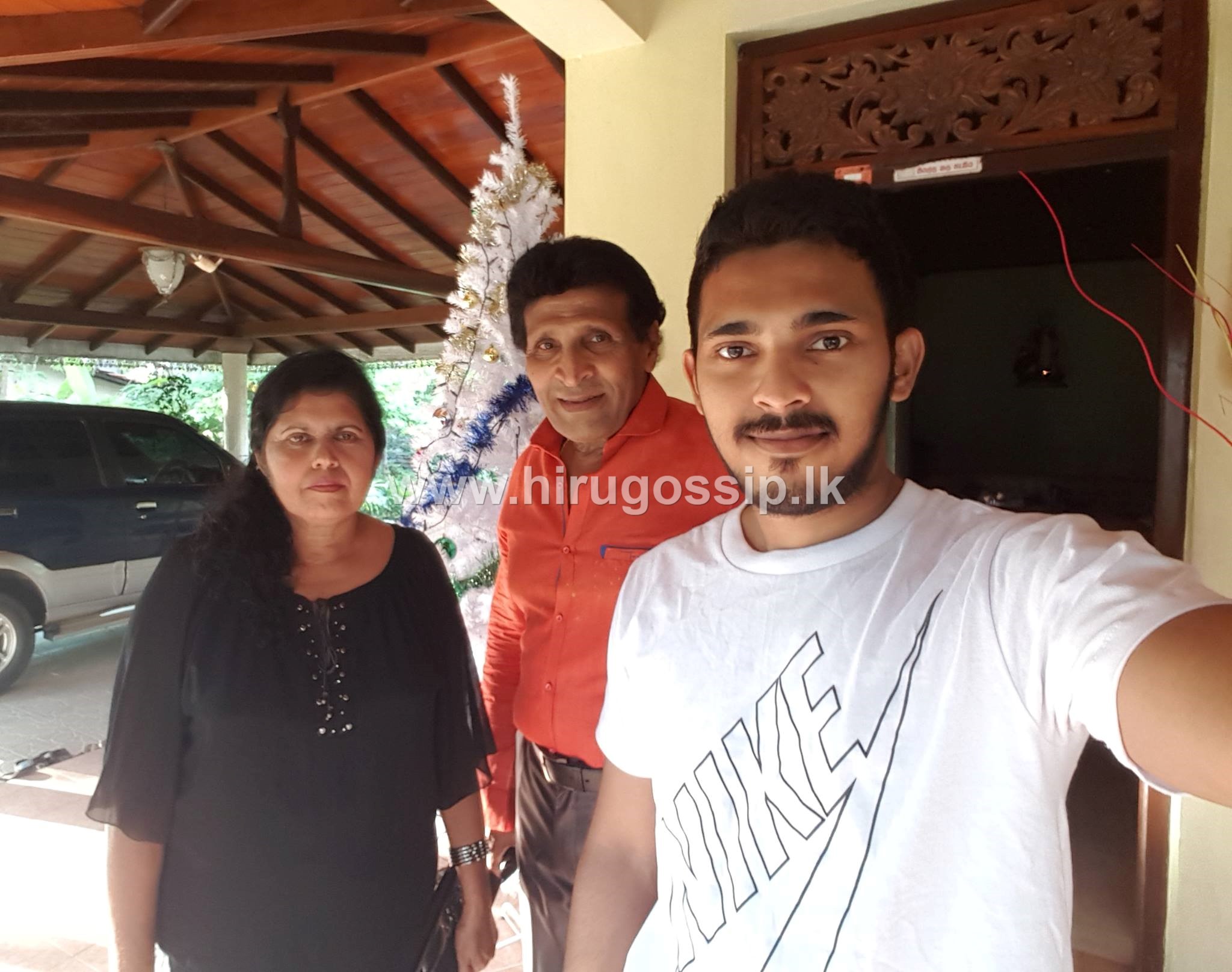 "රඟපෑම වෙනුවෙන් ගෙවිය යුතු මුදලවත් නොදී අද කෝටිපතියන් වෙලා ඉන්න ...