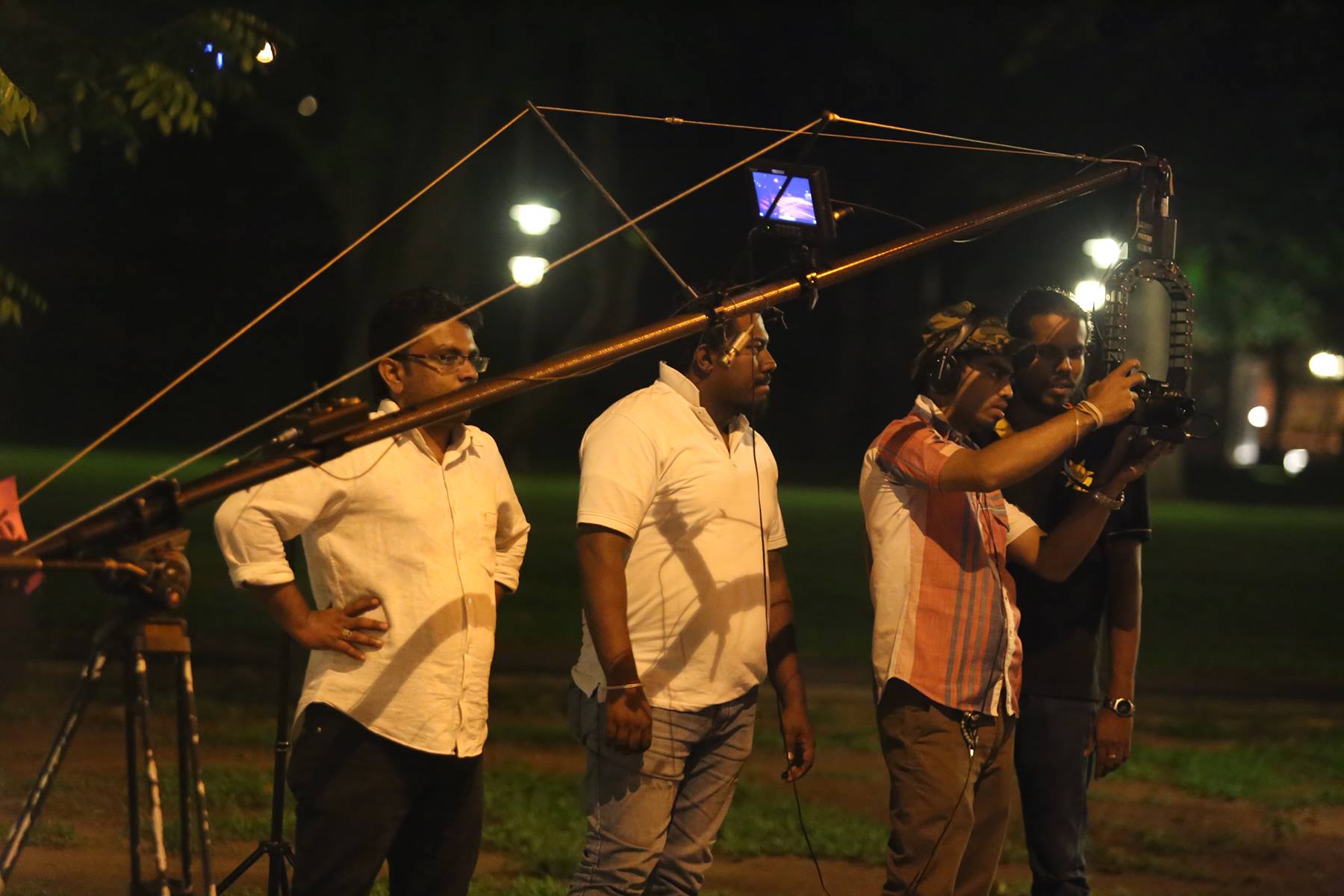 කාමයෙන් මත් වී ජීවිතය වරදින්නට පෙර Room No 33 ට එන්න - Photos - Room No ...