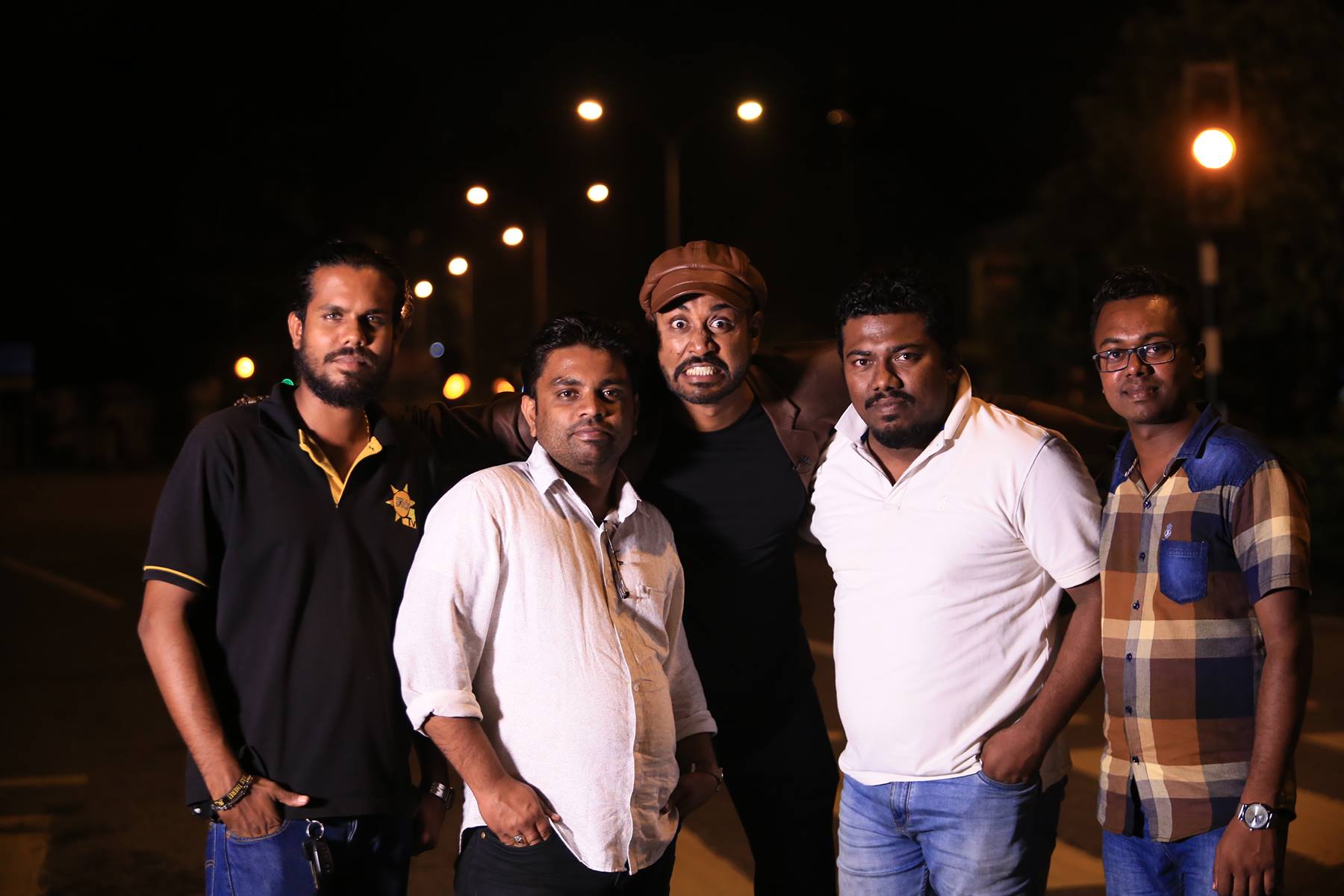 කාමයෙන් මත් වී ජීවිතය වරදින්නට පෙර Room No 33 ට එන්න - Photos - Room No ...