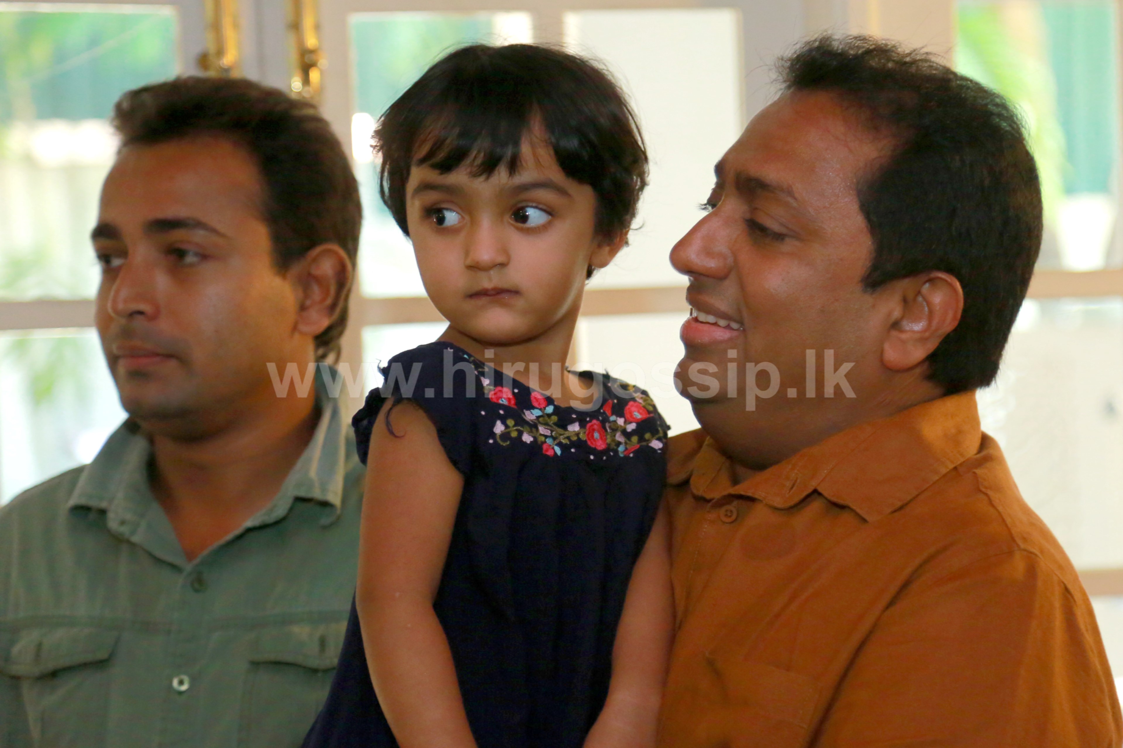 එජාප නියෝජ්‍ය මහලේකම් අකිලගේ සොඳුරු කැදැල්ල මාධ්‍යවේදීන්ගේ කැමරාවට ...