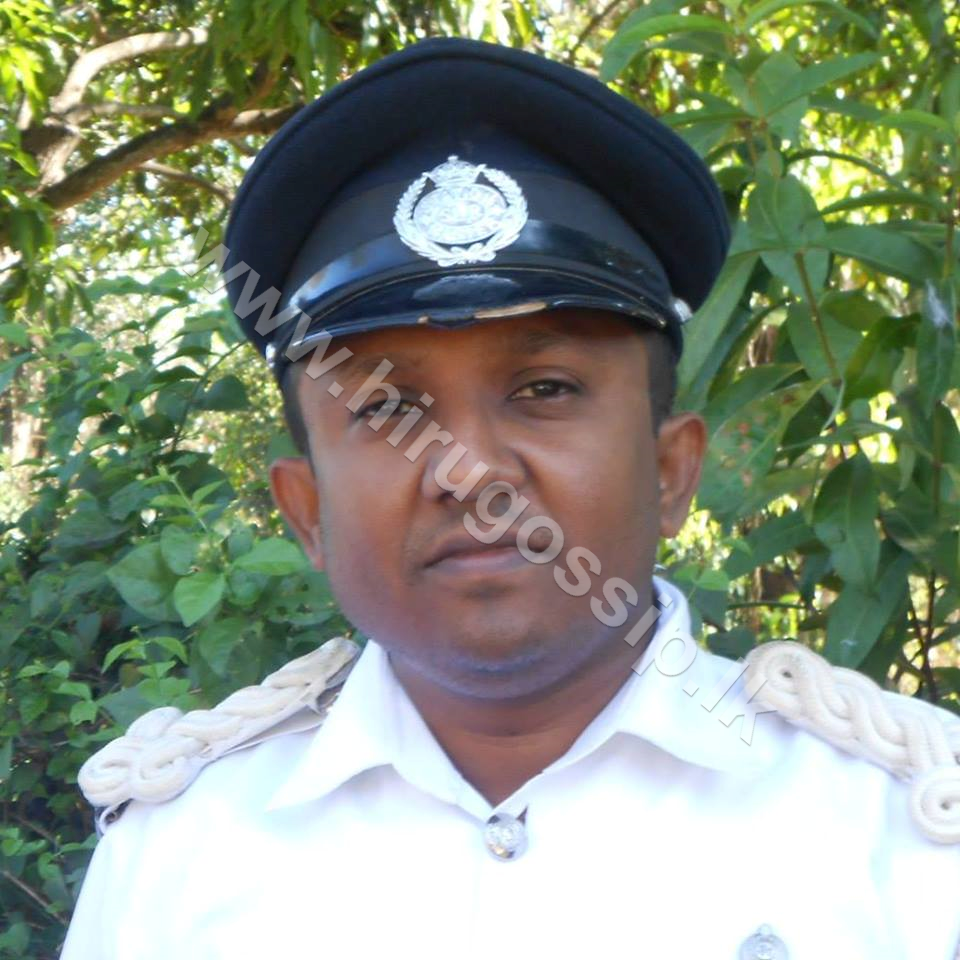 "මල්පැළ උගුල්ලා දැමීමෙන්, මල් පෝච්චි කඩමින්, කුණු ගෙනැවිත් දමමින් මා හට ...