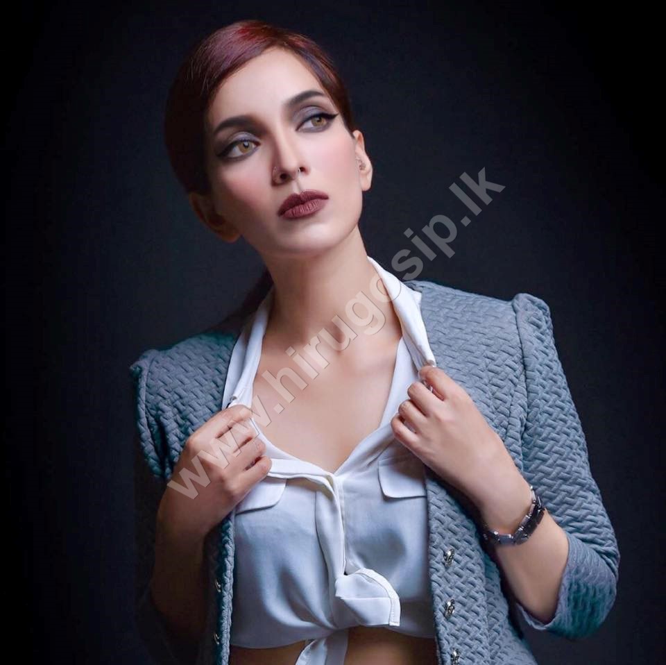 "ඕනෑතරම් මිනිස්‌සුන්ගෙන්, ටොපි කාලා තියෙනවා" - නිරෝෂා පෙරේරා - Photos ...