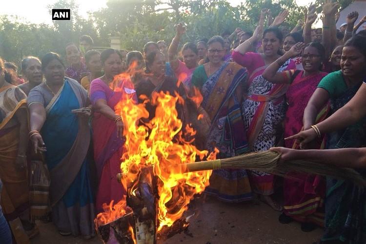 දීපිකා පදුකෝන් සමගින් අලුත්ම ඉන්දීය නිල් නිළිය මියා මල්කොවා ඉන්දියාව ...