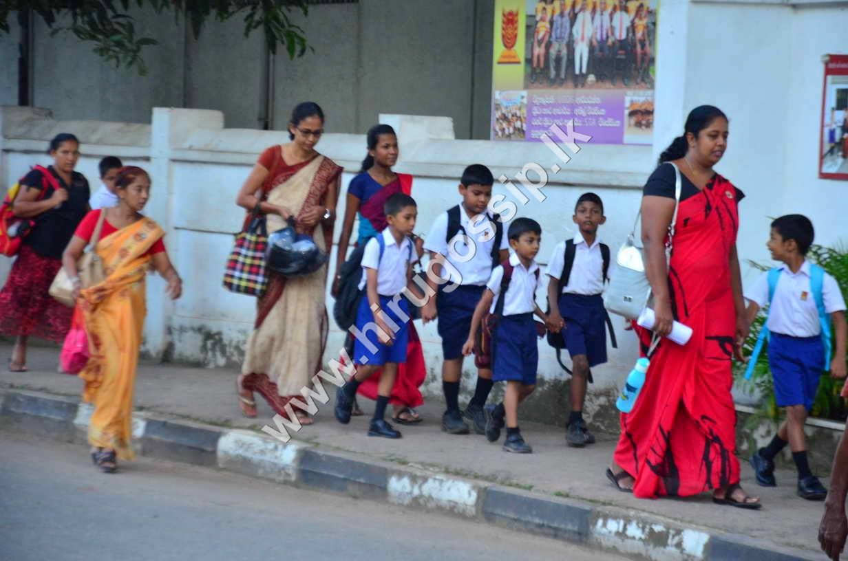 ගුරුවරු සේවයට.. සිසුන් පාසැලට.. ගුරු වැඩ වර්ජනය ගැන අධ්‍යාපන ඇමති කියූ ...