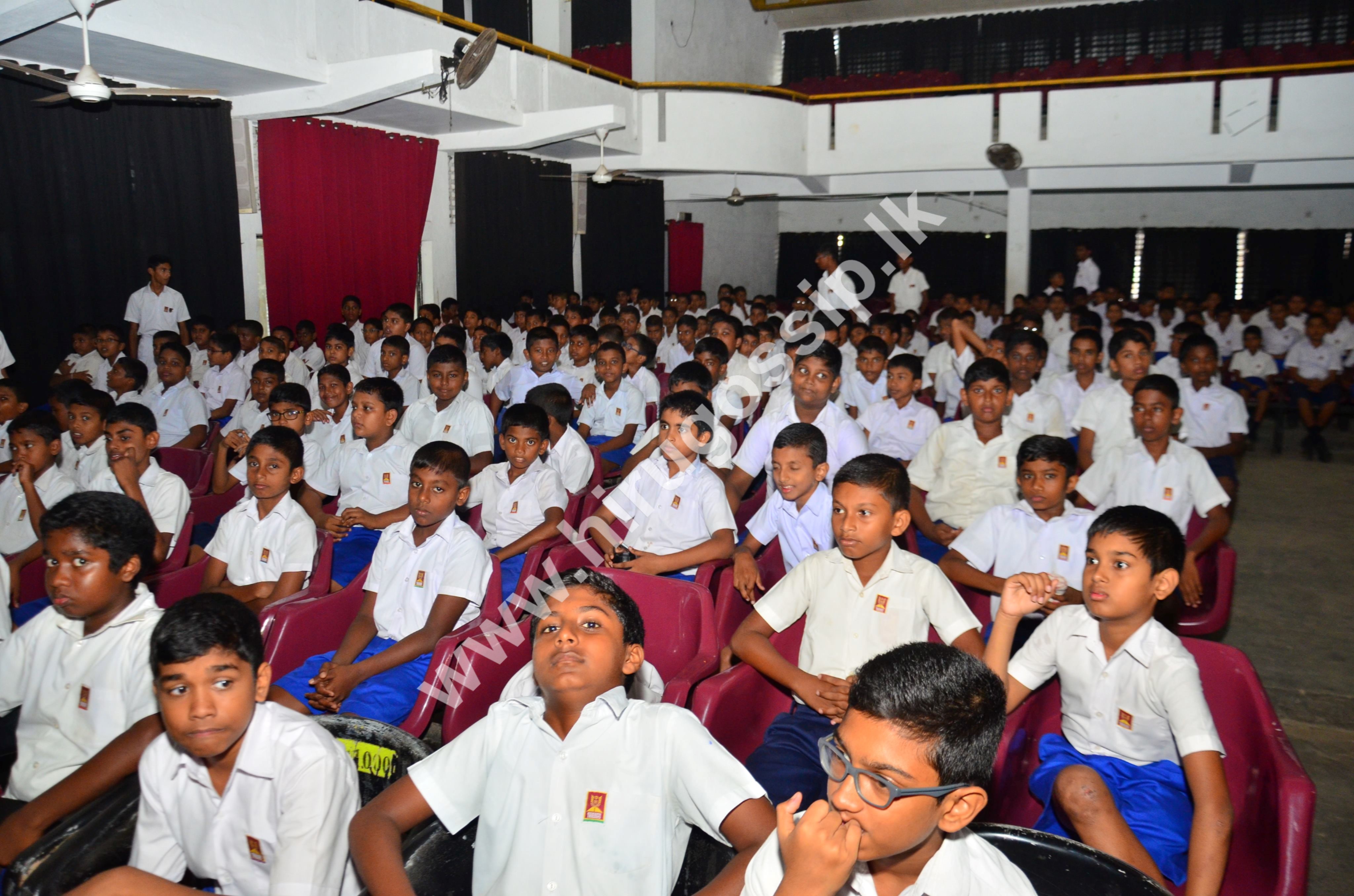 ගුරුවරු සේවයට.. සිසුන් පාසැලට.. ගුරු වැඩ වර්ජනය ගැන අධ්‍යාපන ඇමති කියූ ...