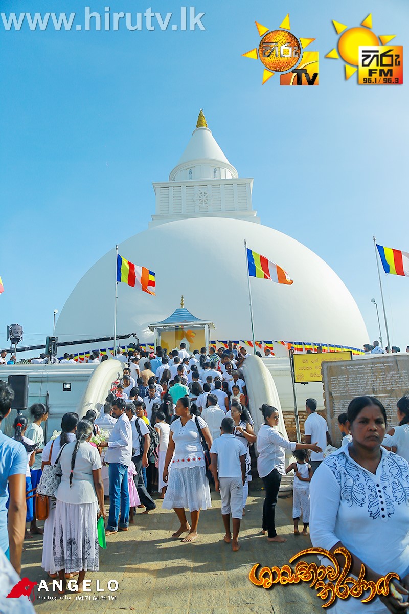 මහා සංඝරත්නයේ සහ ලක්ෂ සංඛ්‍යාත සැදැහැවතුන්ගේ ආශිර්වාදය මැද සිදුකෙරුණු ...