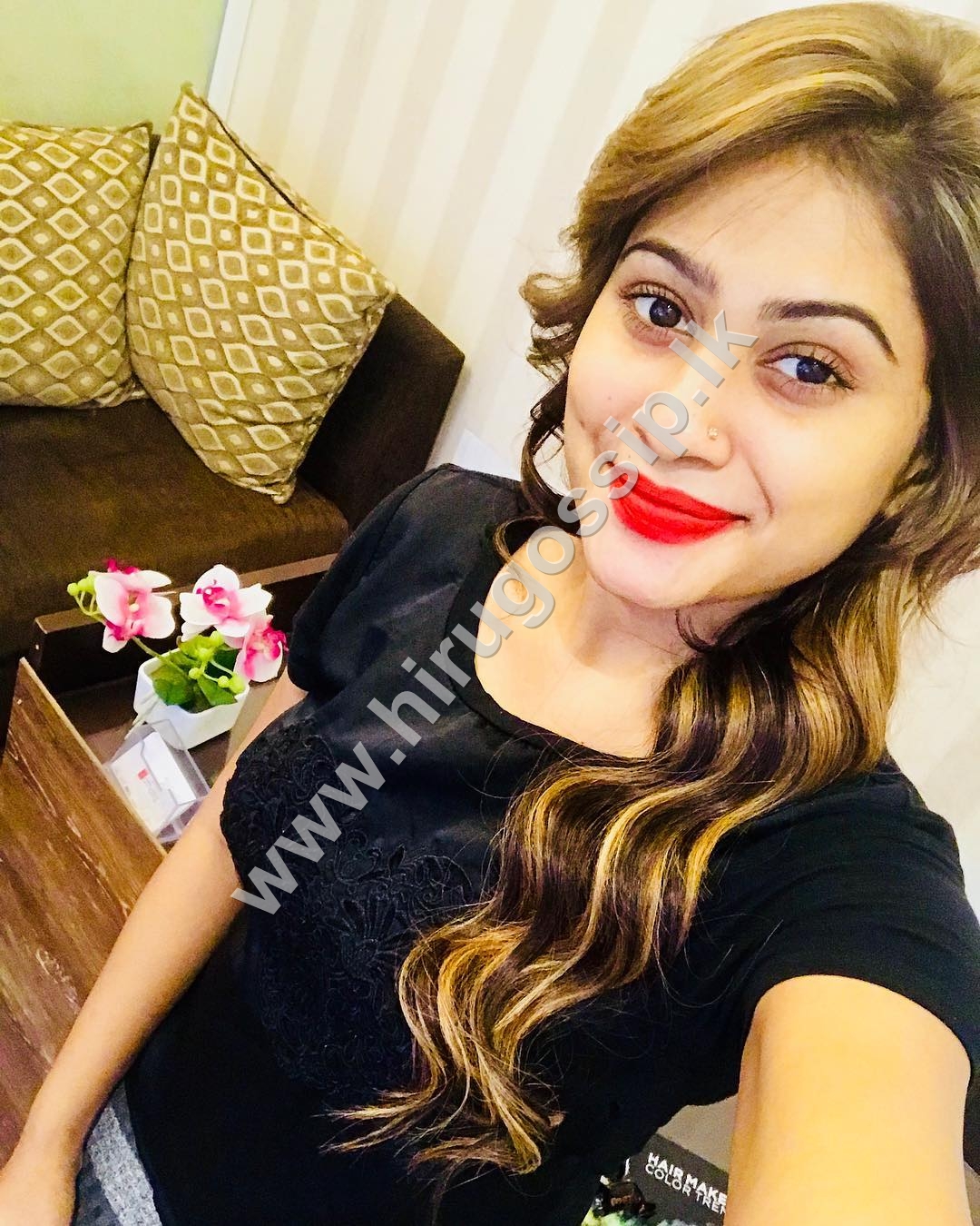පියුමි හංසමාලිගෙ ඉන්ස්ටග්‍රෑම් ගිණුම ලංකාවෙන්ම 1ක වෙයි! - ලඟදිම රටින් ...