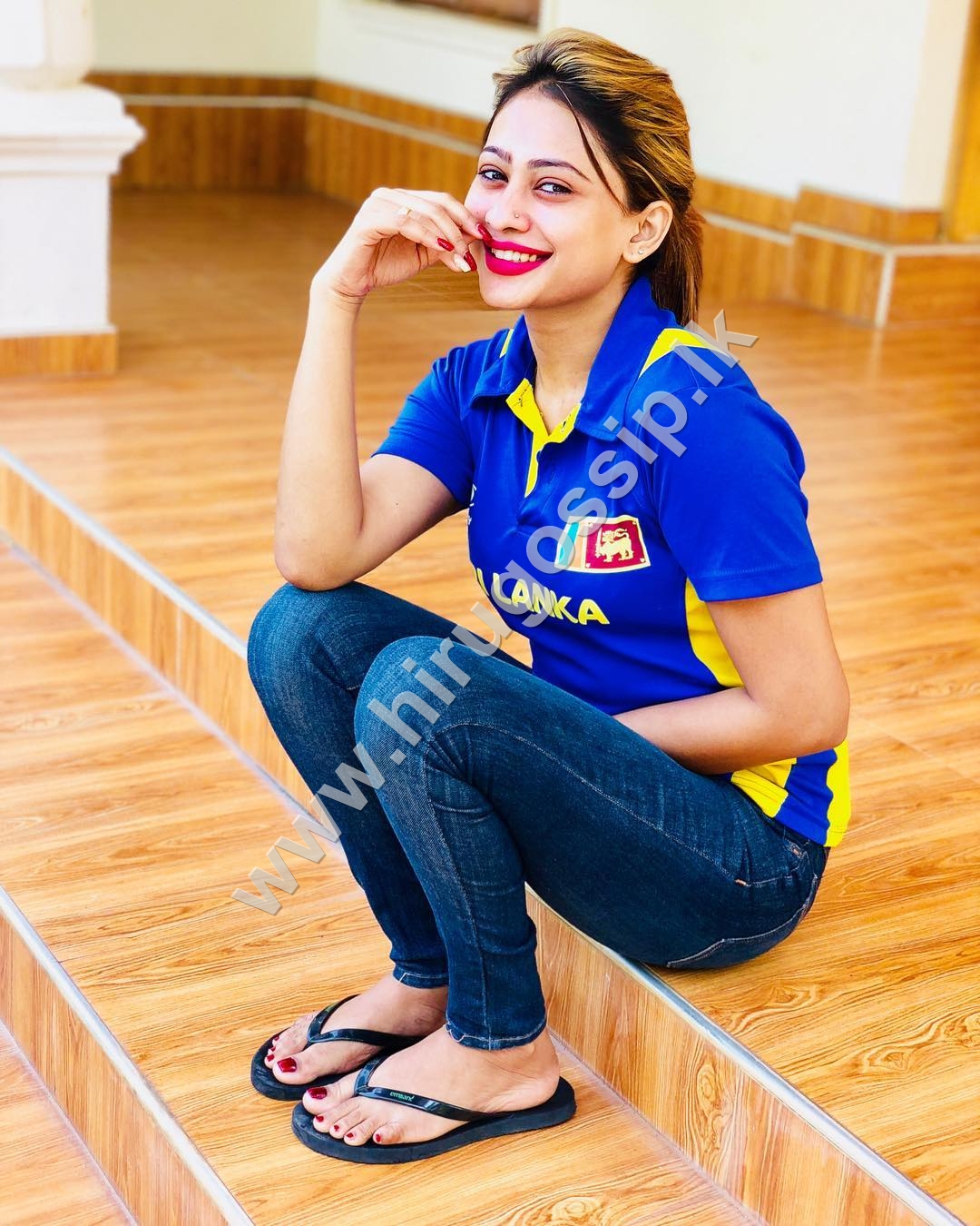 පියුමි හංසමාලිගෙ ඉන්ස්ටග්‍රෑම් ගිණුම ලංකාවෙන්ම 1ක වෙයි! - ලඟදිම රටින් ...