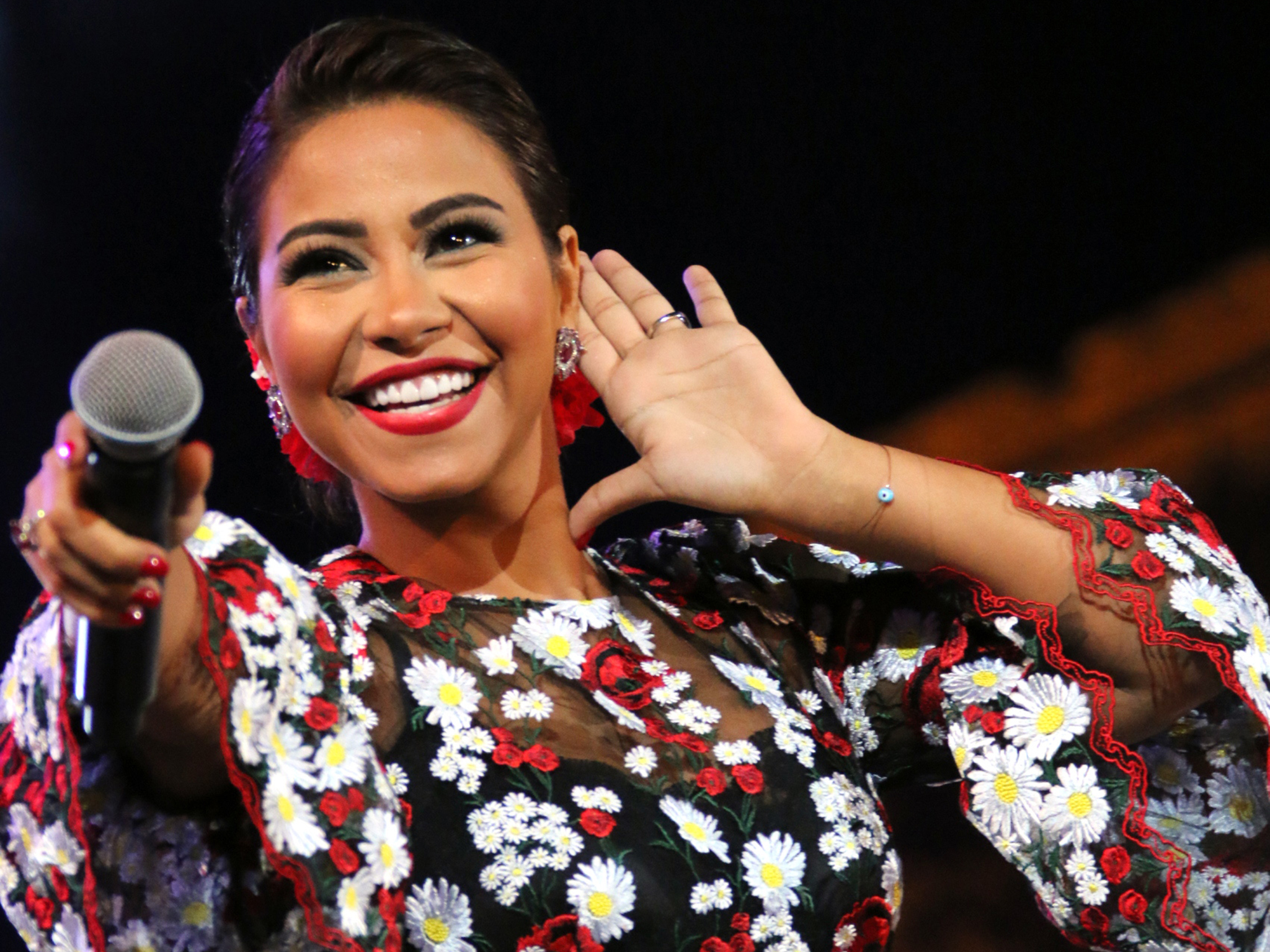 නයිල් නදිය විහිළුවට ගත්ත ඊජිප්තු ගායිකාවට ලැබුණු දඬුවම - Photos - Egypt ...