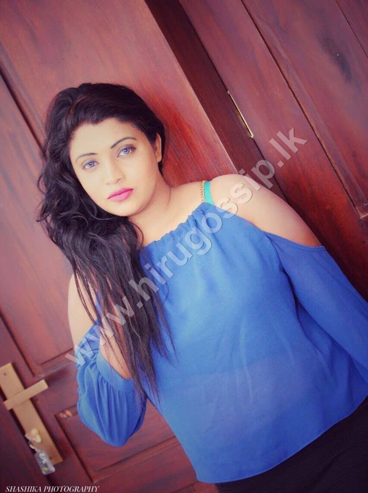 තමන්ගේ වියදමින් හැම පෝයටම වීදි සුනඛයින්ගේ කුසගින්න නිවන්න වෙහෙසෙන ...