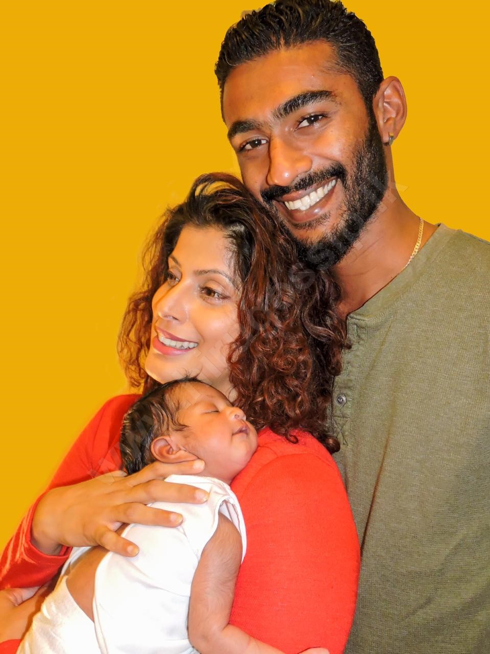 නිරූපණ සහ රංගන ශිල්පිණී අයිශාරා අතුකෝරල අලුත උපන් දියණිය සමග ගත් ...