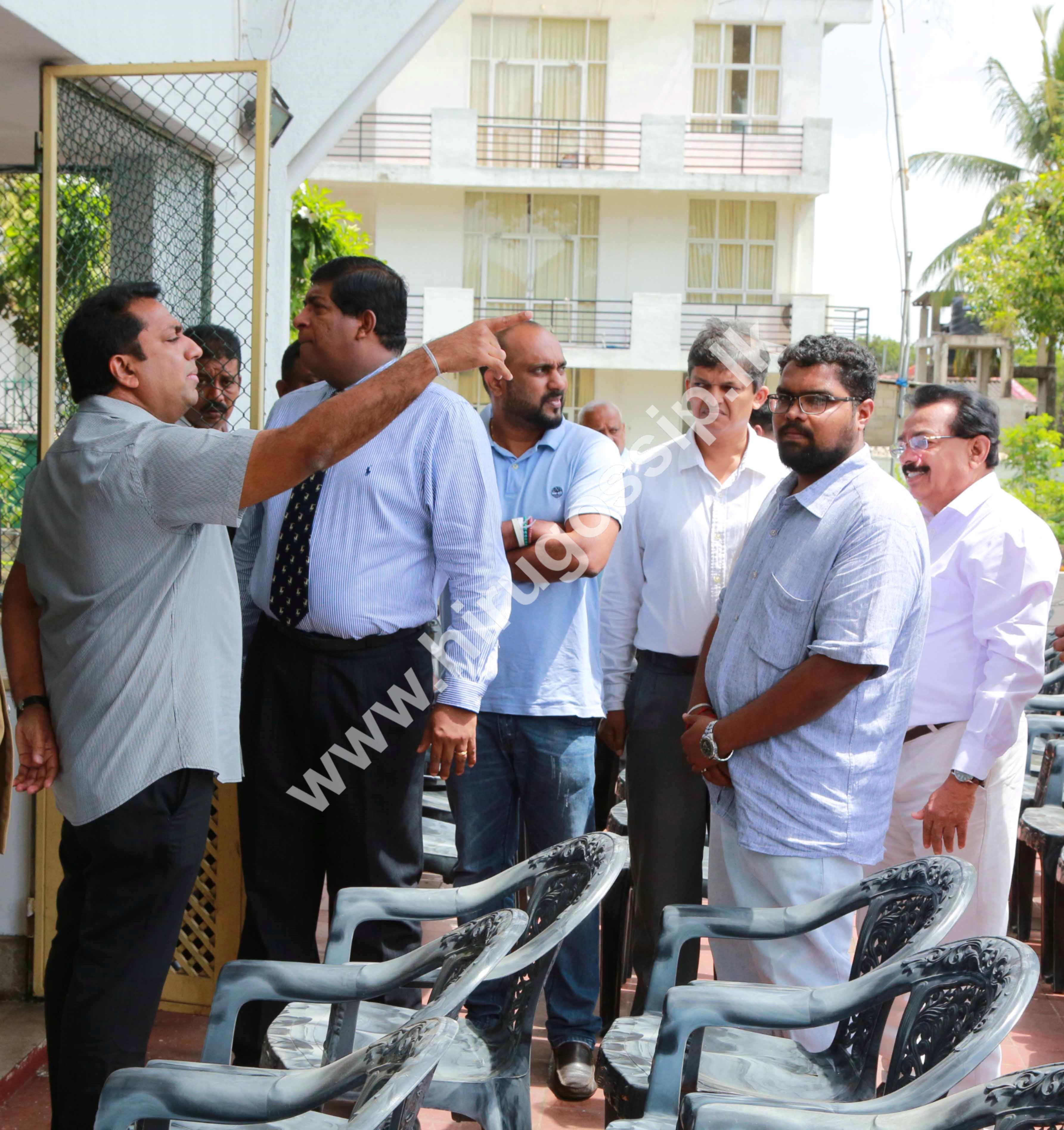 ජනබලය අද කොළඹට එද්දී එජාපය හෙට සිරිකොතට රැස්වෙයි - Video & Photos ...
