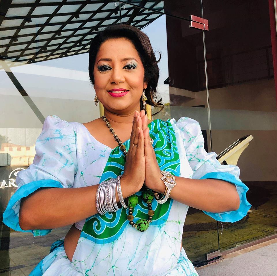 "ඇස් දෙකත් බැඳලා අතේ පොල්ලත් තිබුණා, කනා මුට්ටියට ගහන්න අත උස්සද්දී මගේ ...