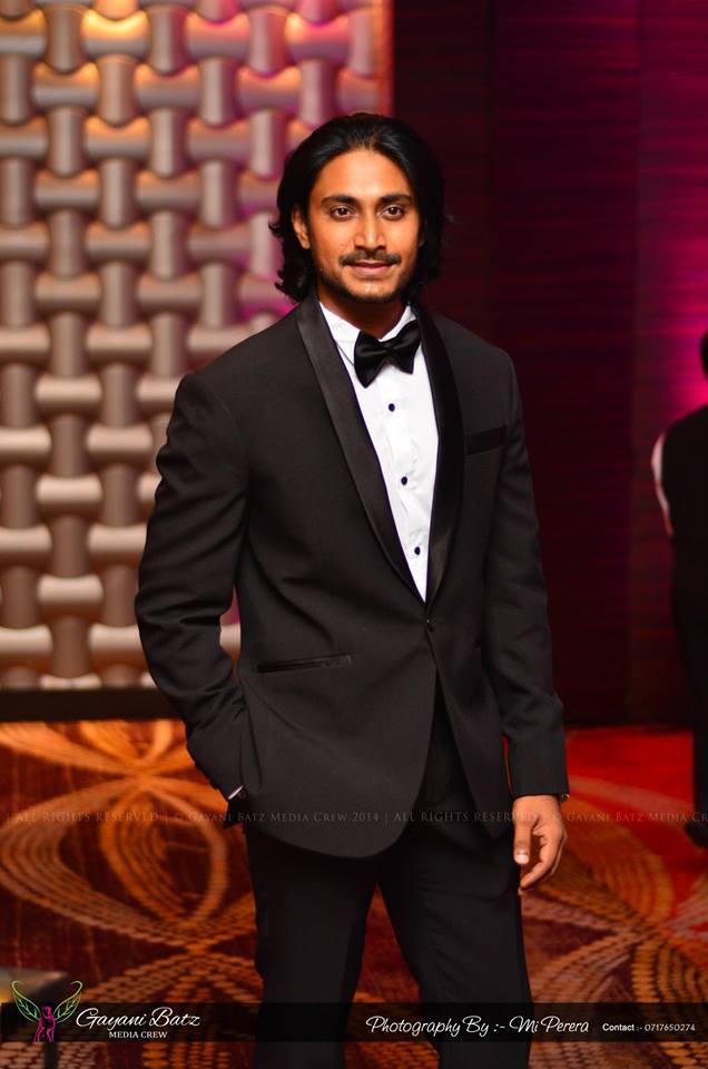 " ඒ කාලේ මට වගේම ඇයටත් කේන්දර ගැන ලොකු උනන්දුවක් තිබුණෙ නෑ..." - දිනෙත් ...