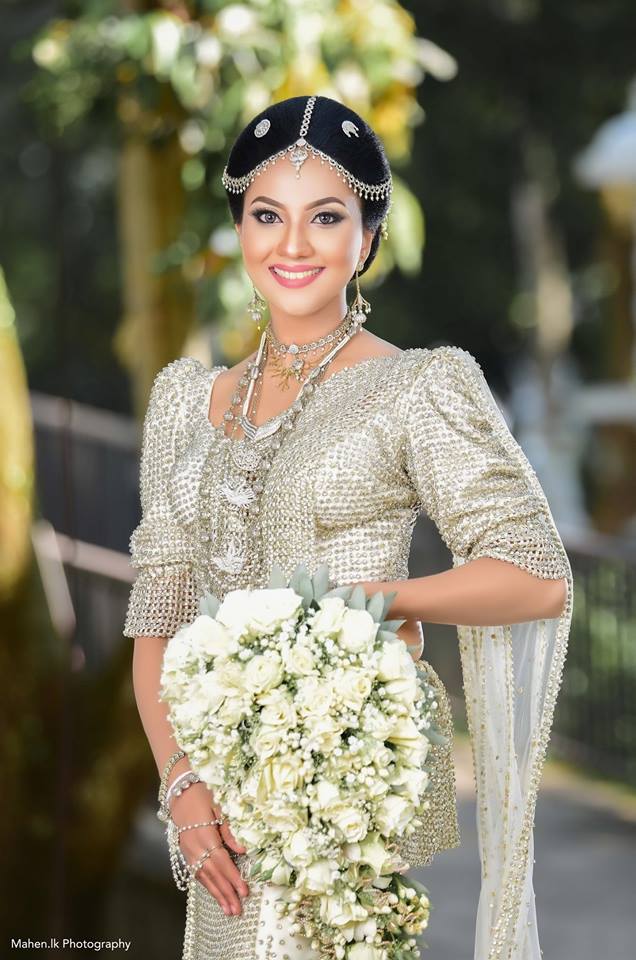 මංජුල මොරගහ යුගදිවියට - Photos - Manjula Moragaha - Hiru Gossip, Lanka ...