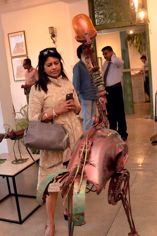 පැන්සලෙන් පින්සලෙන් සිතුවම් මවන ලලිත් යකඩ අබලිවලින් ඔපදැමු අපූරූ ...