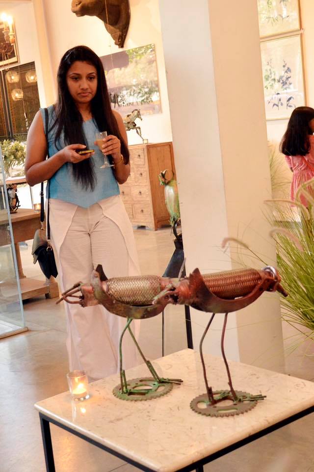 පැන්සලෙන් පින්සලෙන් සිතුවම් මවන ලලිත් යකඩ අබලිවලින් ඔපදැමු අපූරූ ...