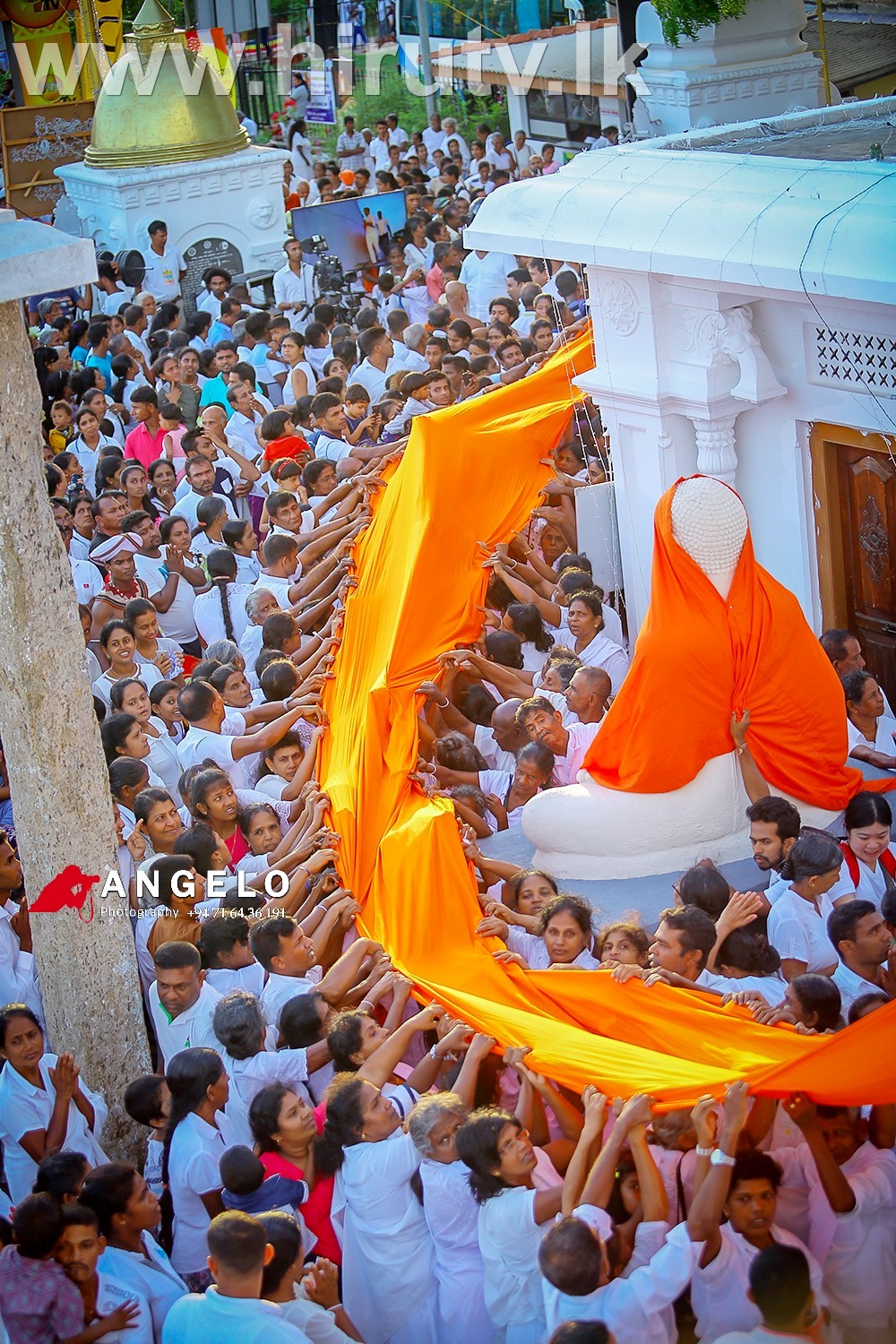 හිරු ශ්‍රද්ධාභිවන්දනාවේදී මහා සංඝරත්නයේ සහ ලක්ෂ සංඛ්‍යාත සැදැහැවතුන්ගේ ...