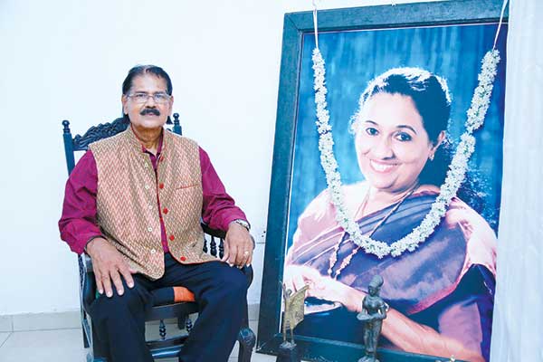 " ඇයගේ වියෝවෙන් පස්සේ මගේ හිතේ හටගත්ත පාළුව සාංකාව නිසා මම ඇය වෙනුවෙන් ...
