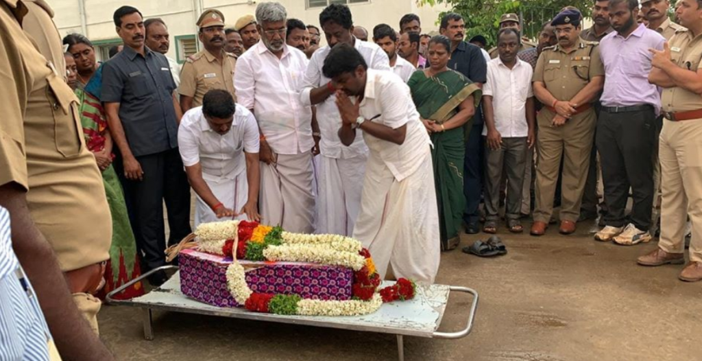 ලෝකයක් හඬවමින් නල ළිඳක සිරව සිටි දෙහැවිරිදි සුජිත් විශාල පිරිසකගේ සෝ ...