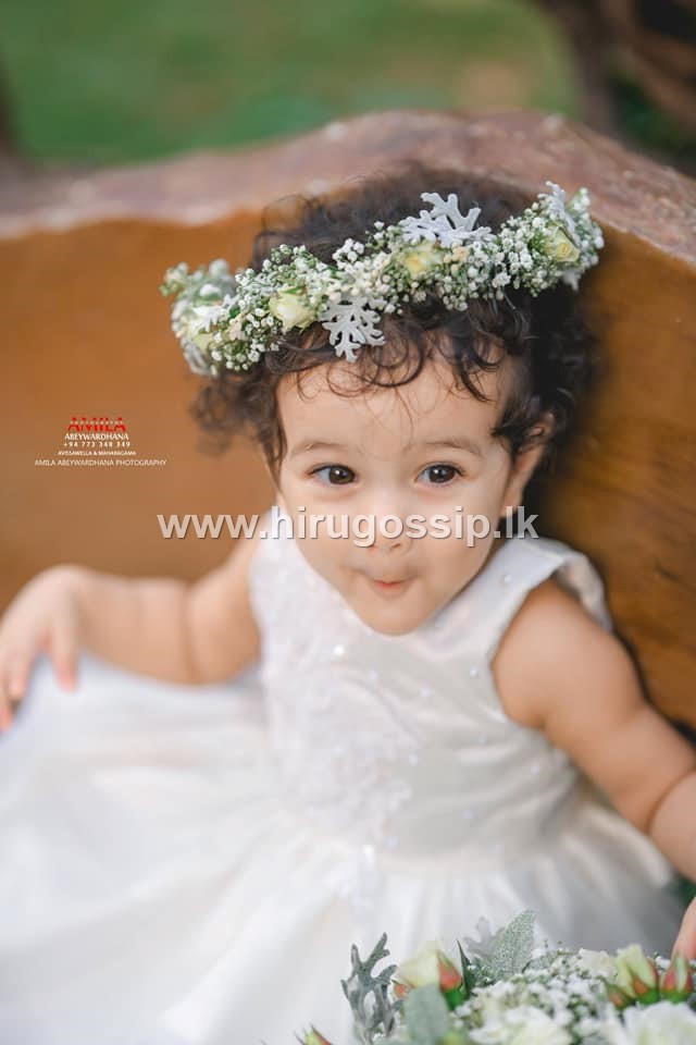 මනාළියක් සේ සැරසී ජනප්‍රිය නිළි 12 වැනි විවාහ සංවත්සරය සැමරූ හැටි මෙන්න ...