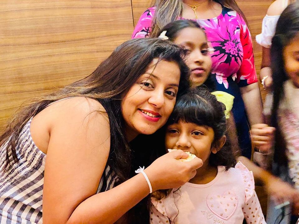 ජනප්‍රිය නිලි නිමන්ති පෝරගේ, උපන්දිනය සැමරූ හැටි මෙන්න - Photos ...