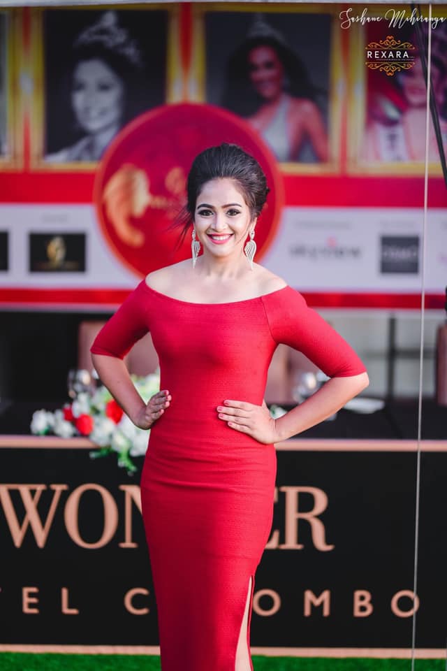 "අම්මයි තාත්තයි දෙන්නම කැමති වුණේ නැහැ, විවාහ වුණාට පස්සේ මගේ සැමියා ...