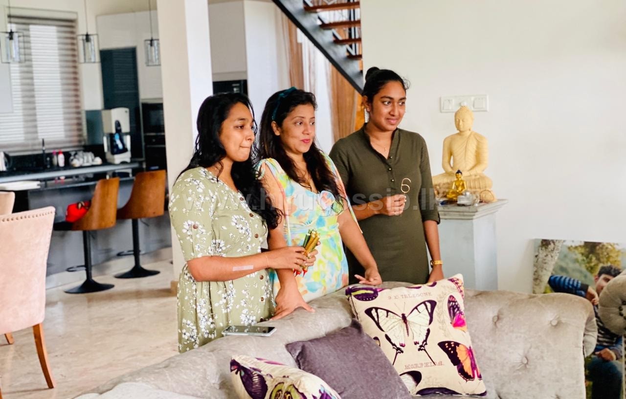 ජනප්‍රිය රංගන ශිල්පිනියක මෙන්ම ටෙලි නාට්‍ය නිෂ්පාදිකාවක වන නිමන්ති ...