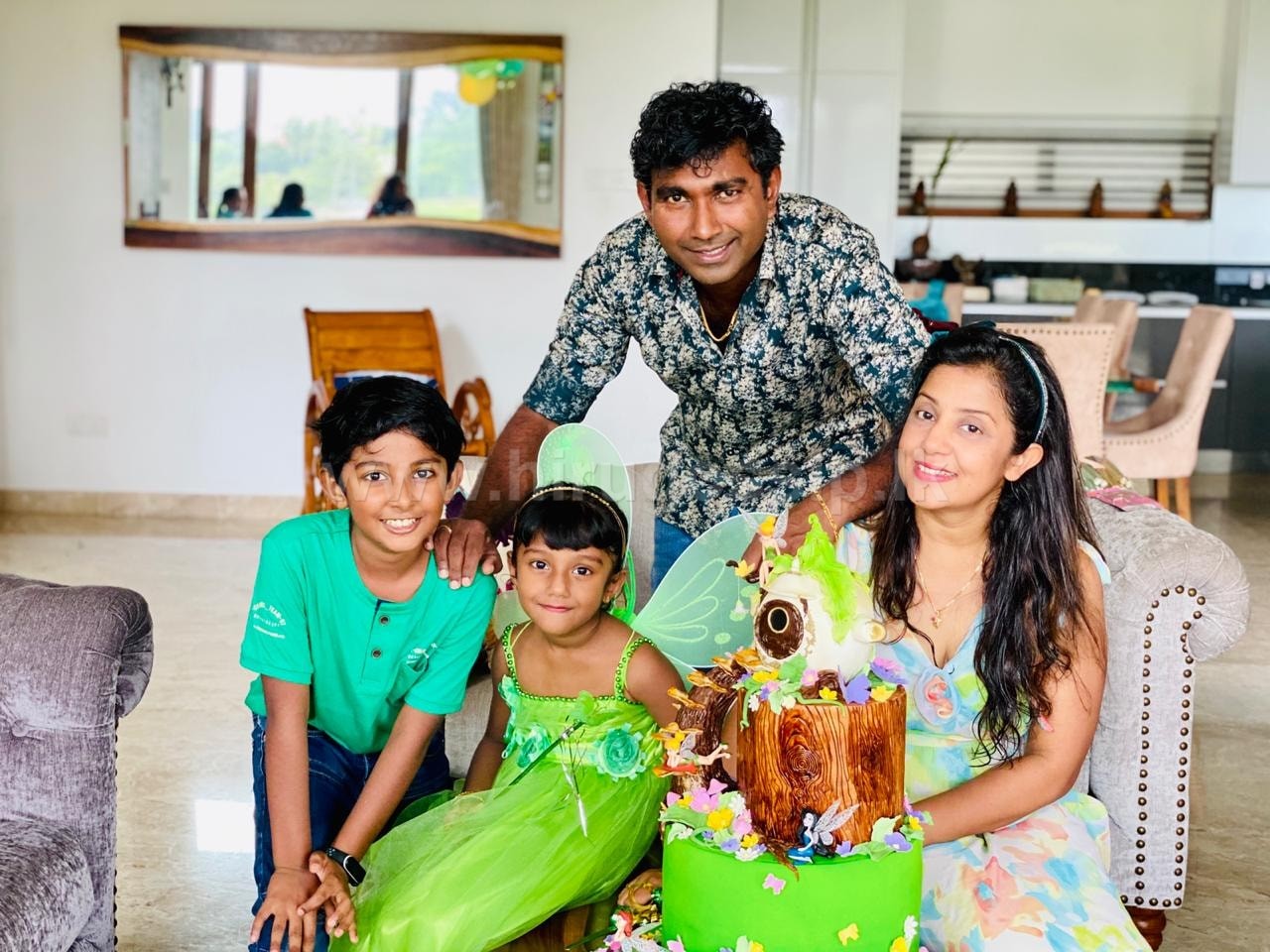ජනප්‍රිය රංගන ශිල්පිනියක මෙන්ම ටෙලි නාට්‍ය නිෂ්පාදිකාවක වන නිමන්ති ...