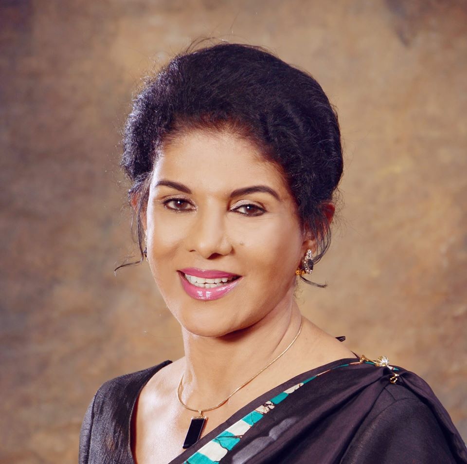 "සමහරුන්ට අපි හැරුණත් වැරදියි බැලූවත් වැරදියි..." - ප්‍රවීණ රංගනවේදිනි ...