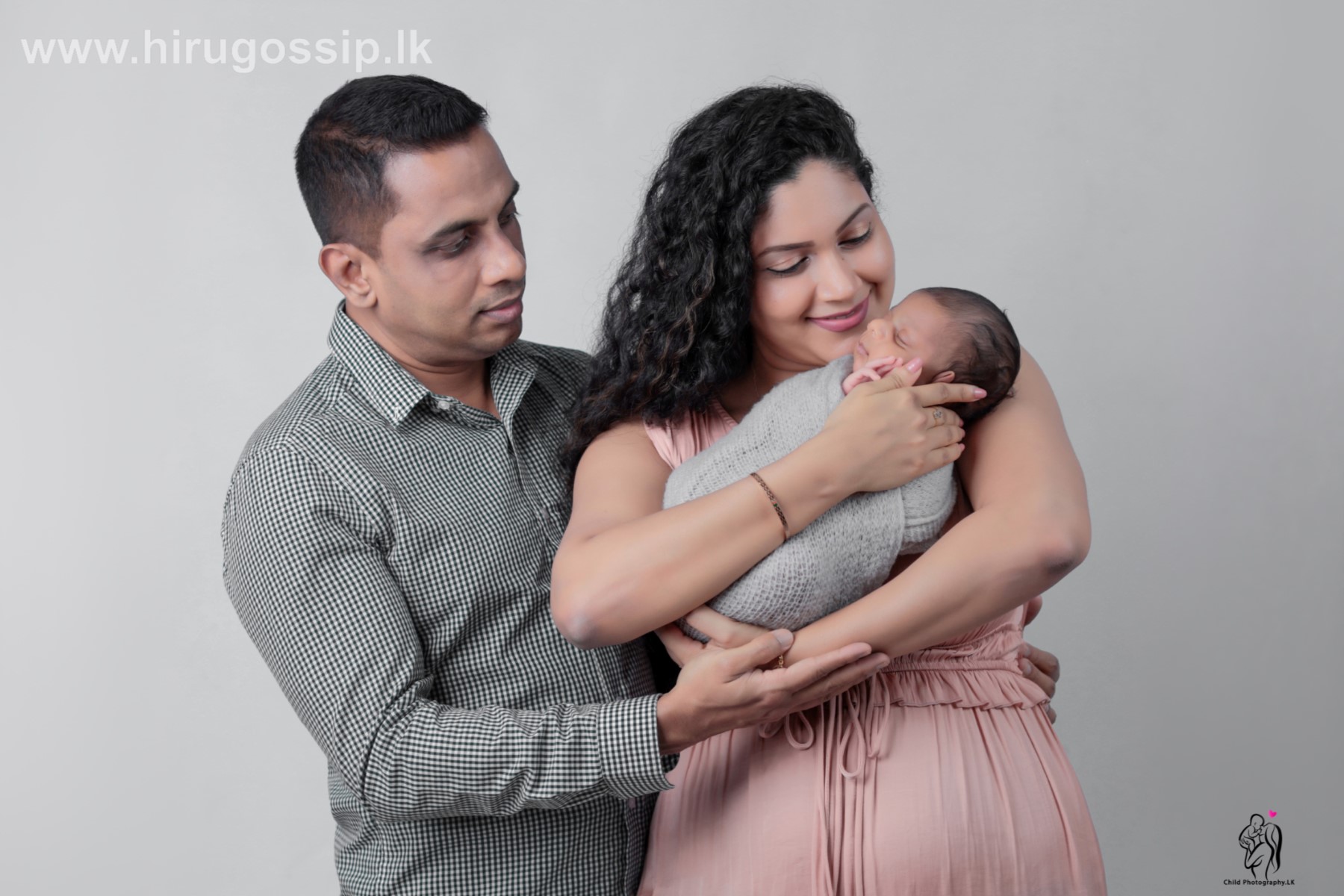 රංගන ශිල්පිනී තාරුකා වන්නිආරච්චිගේ ආදරණීය කැදැල්ලේ නවතම ඡායාරූප පෙළ ...