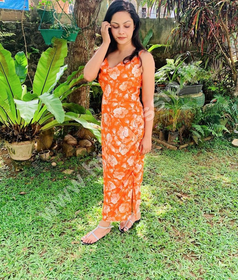 ජනප්‍රිය නිළි ශලනි තාරකාගේ නවතම ඡායාරූප කිහිපයක් බුකියට - Photos ...