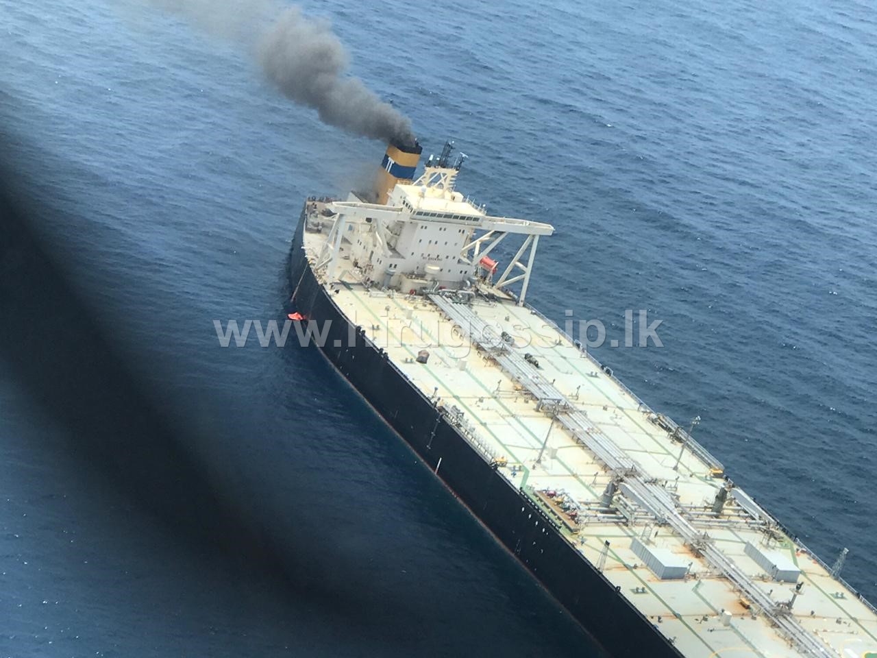 රටේම අවධානය යොමු වූ, නැගෙනහිර මුහුදේ ගිනි ගත් නෞකාවේ, නුදුටු ඡායාරූප ...