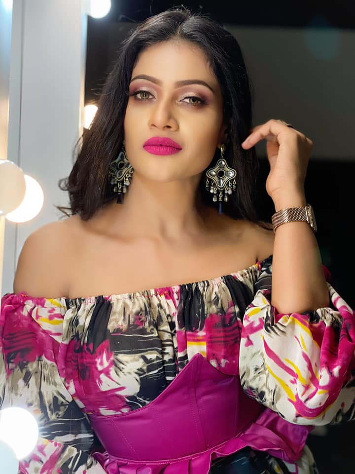 චූලක්ෂිගේ අලුත්ම විලාසිතාව - Photos - Chulakshi Ranathunga - Hiru ...