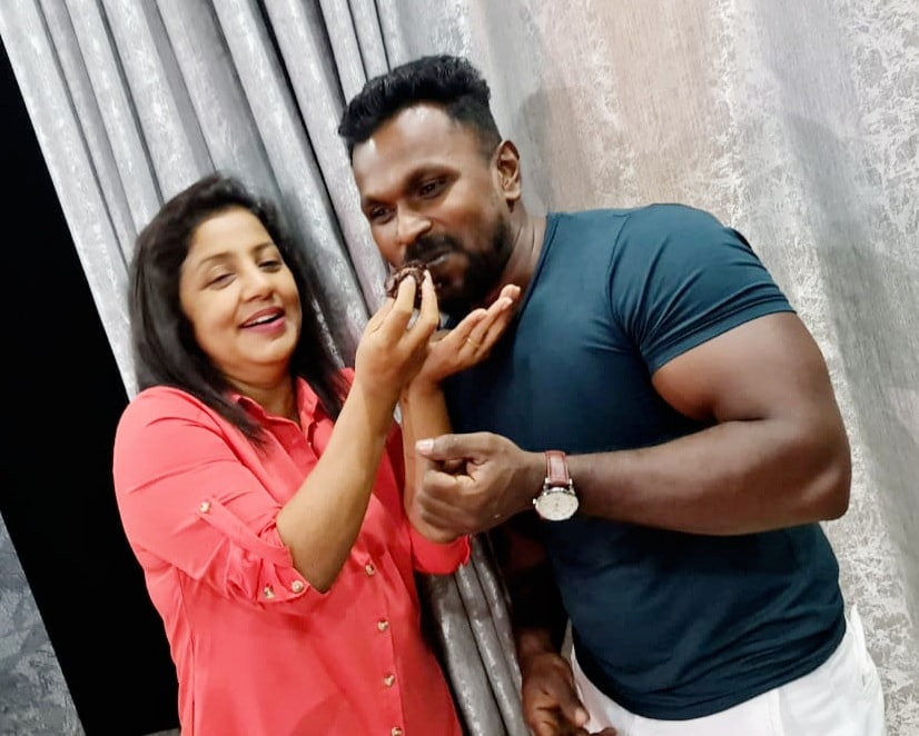 ජනප්‍රිය රංගන ශිල්පිනී නිමන්ති පෝරගේ උපන් දිනය සැමරූ හැටි මෙන්න ...