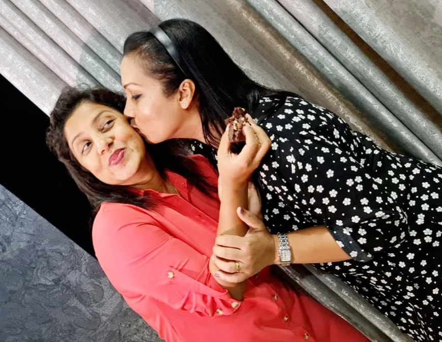 ජනප්‍රිය රංගන ශිල්පිනී නිමන්ති පෝරගේ උපන් දිනය සැමරූ හැටි මෙන්න ...