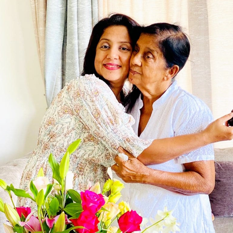 ජනප්‍රිය රංගන ශිල්පිනී නිමන්ති පෝරගේ උපන් දිනය සැමරූ හැටි මෙන්න ...