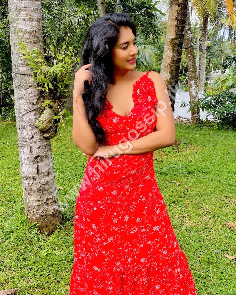 "ලැබෙන වටිනාකම ගැන නම් සතුටුයි, වැඩිය උඩ යන්නේ නෑ..." - සෙනාලි ෆොන්සේකා ...
