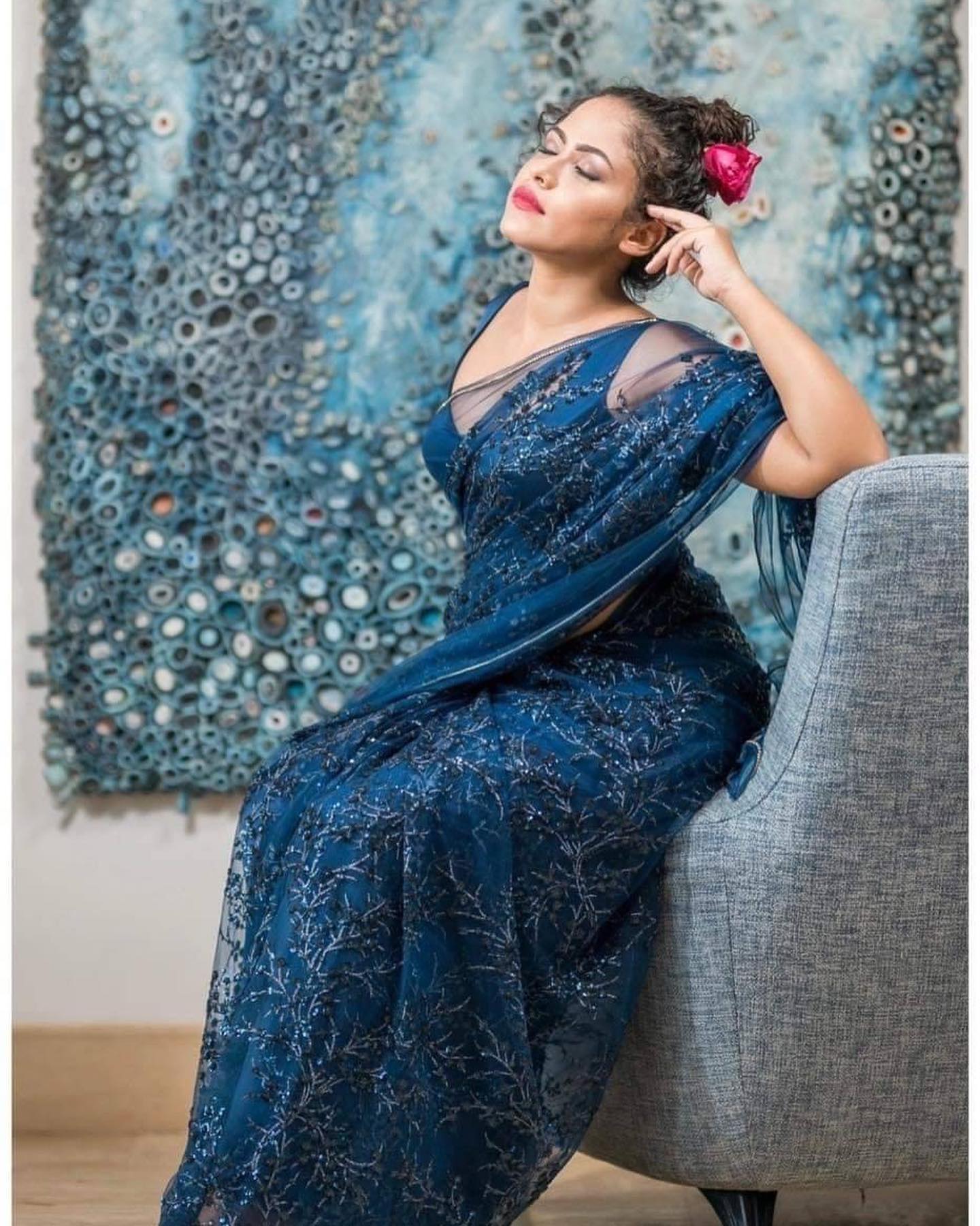 සුරූපි සඳනි‍ගේ සාරි විලාසිතාවට බුකි‍යෙන් ලැ‍බෙන අමුතු ප්‍රතිචාර ...