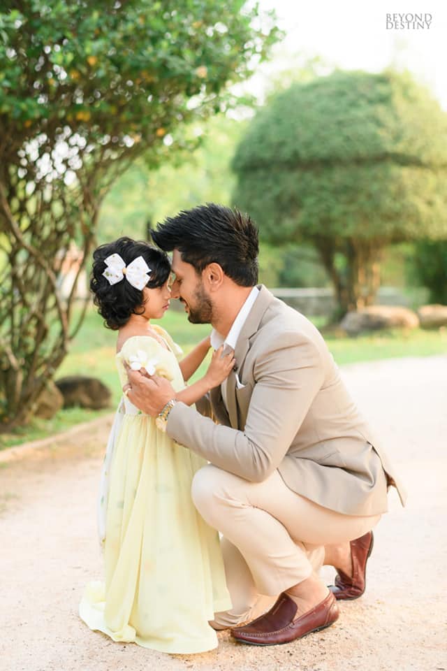 රංගන ශිල්පිනී ඉෂාරා සඳමිණිගේ පුංචි කැදැල්ලේ අලුත්ම ඡායාරූප එකතුව ...