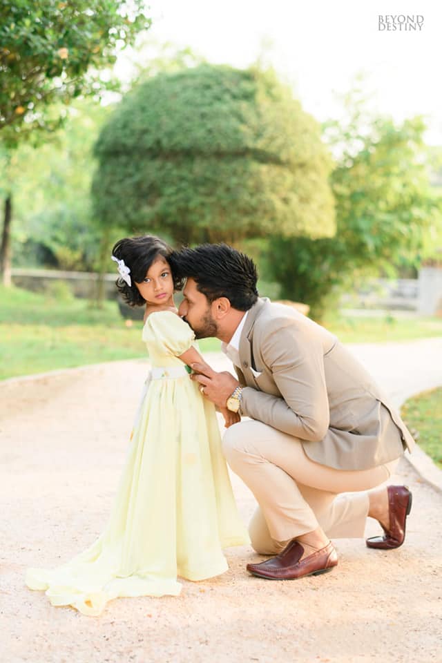 රංගන ශිල්පිනී ඉෂාරා සඳමිණිගේ පුංචි කැදැල්ලේ අලුත්ම ඡායාරූප එකතුව ...